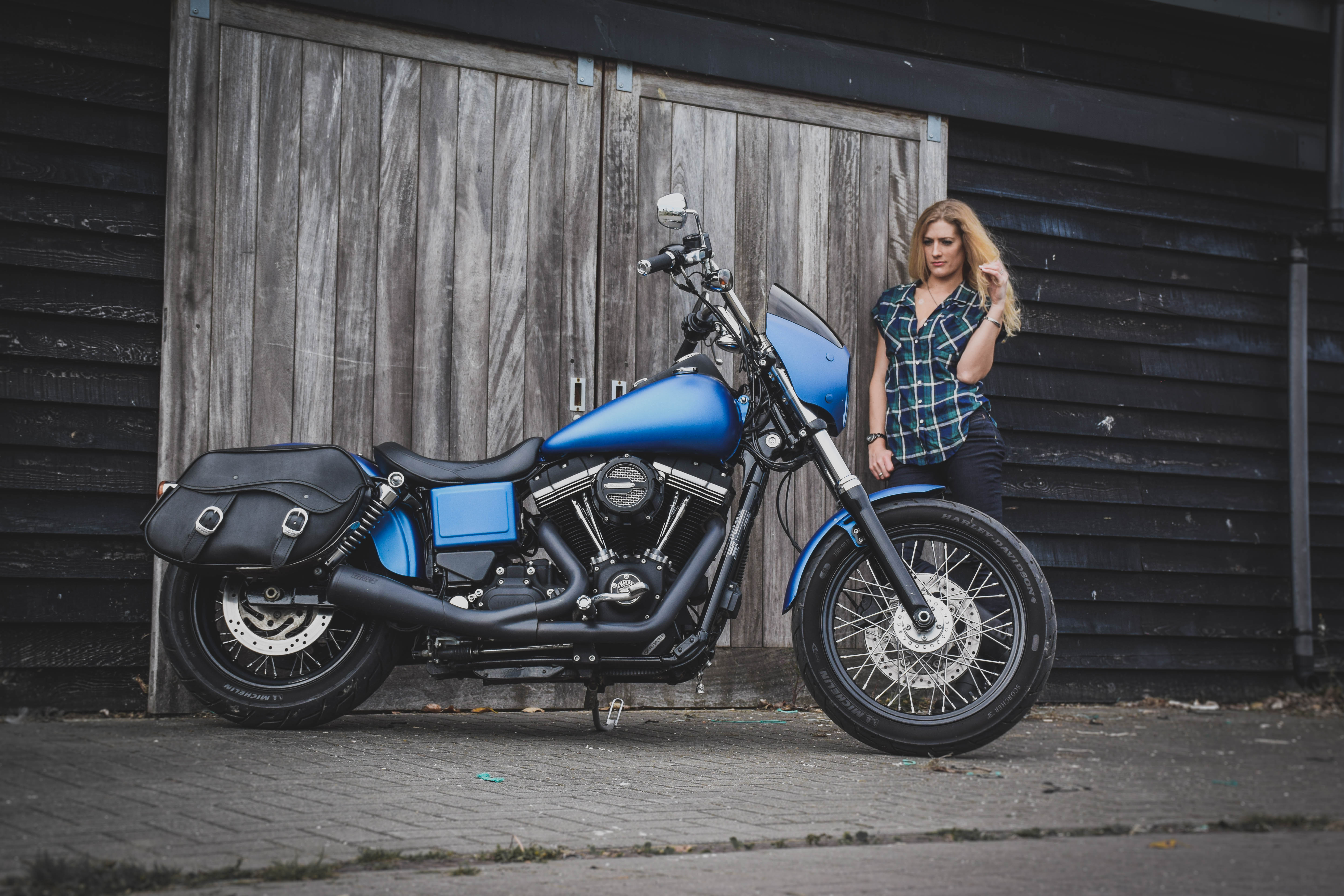 How to vinyl wrap a motorcycle tank